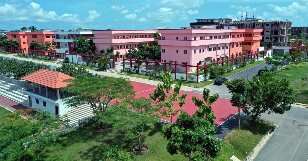 Présentation - Collège International les Vallées d'Angré ( CIVA )